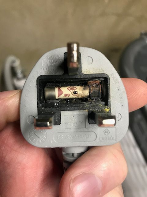 My experience with the fuse on the WF70F5E2W4X/EU - Samsung Community