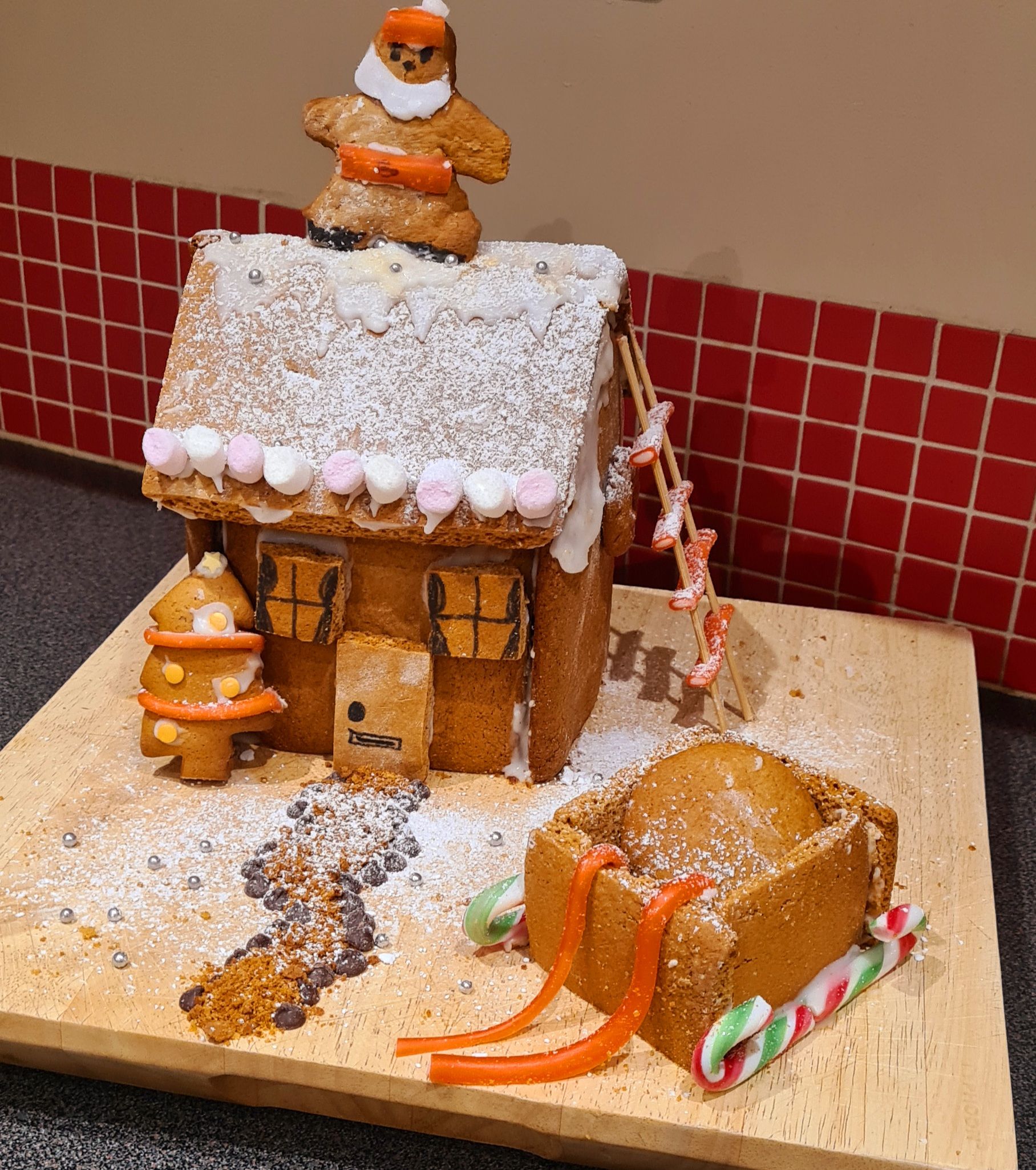 First attempt of a gingerbread house - Samsung Community