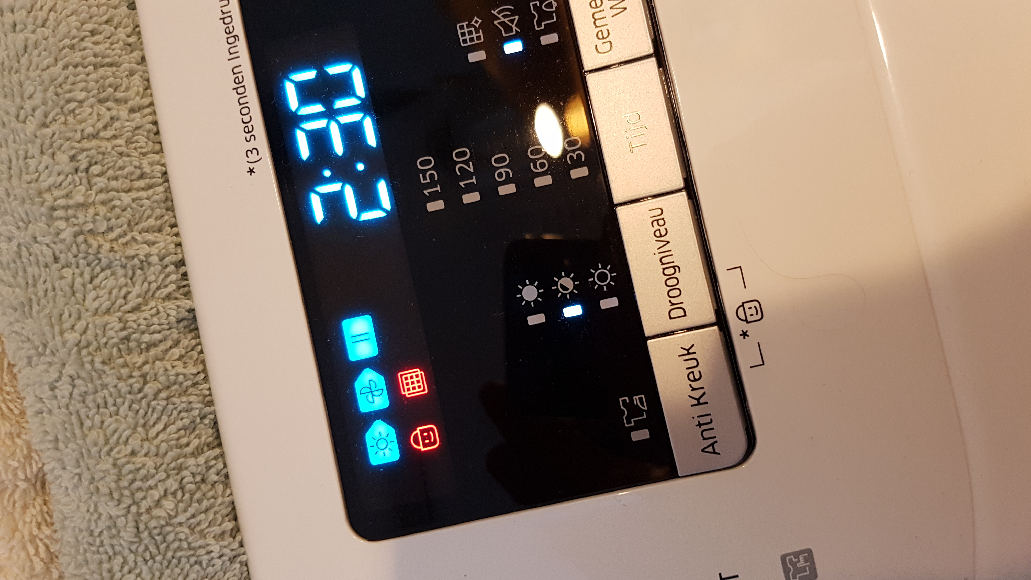 Rood filterlampje blíjft branden en droger gaat automatisch op ...