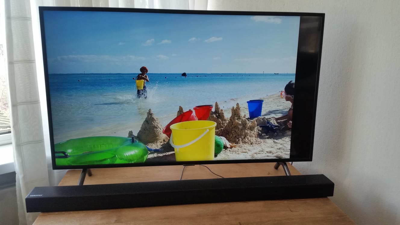 Zwarte balk rechts bij ue43nu7120wxxn - Samsung Community