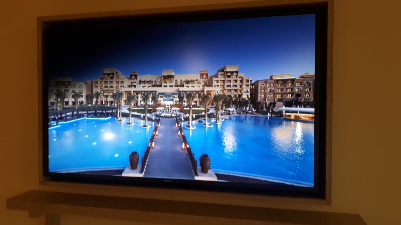 TV Screen has dark section at bottom & Top of screen - Samsung Community