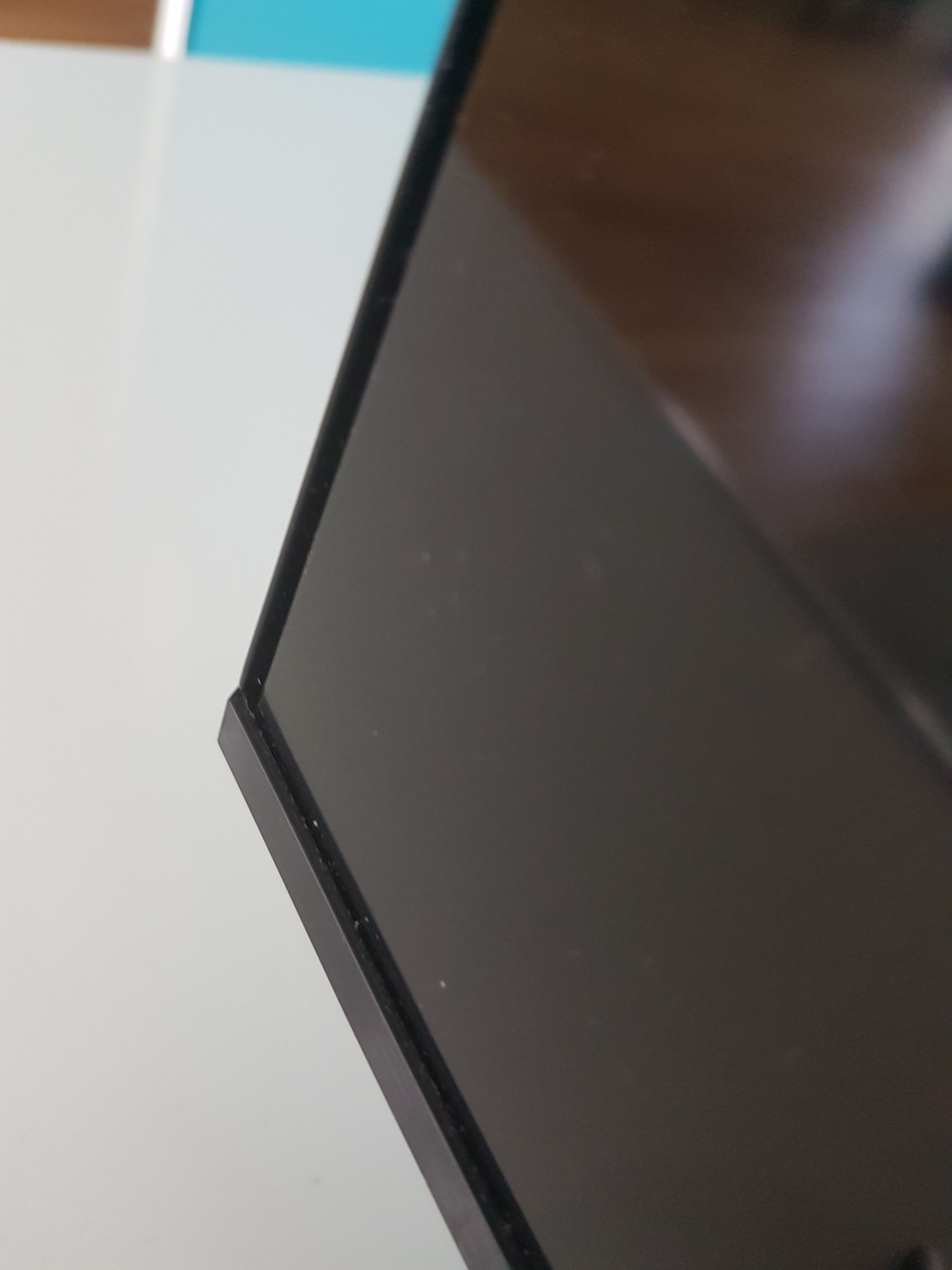 Résolu : Tâches noires et 2 lignes verticales sur écran tv - Samsung ...