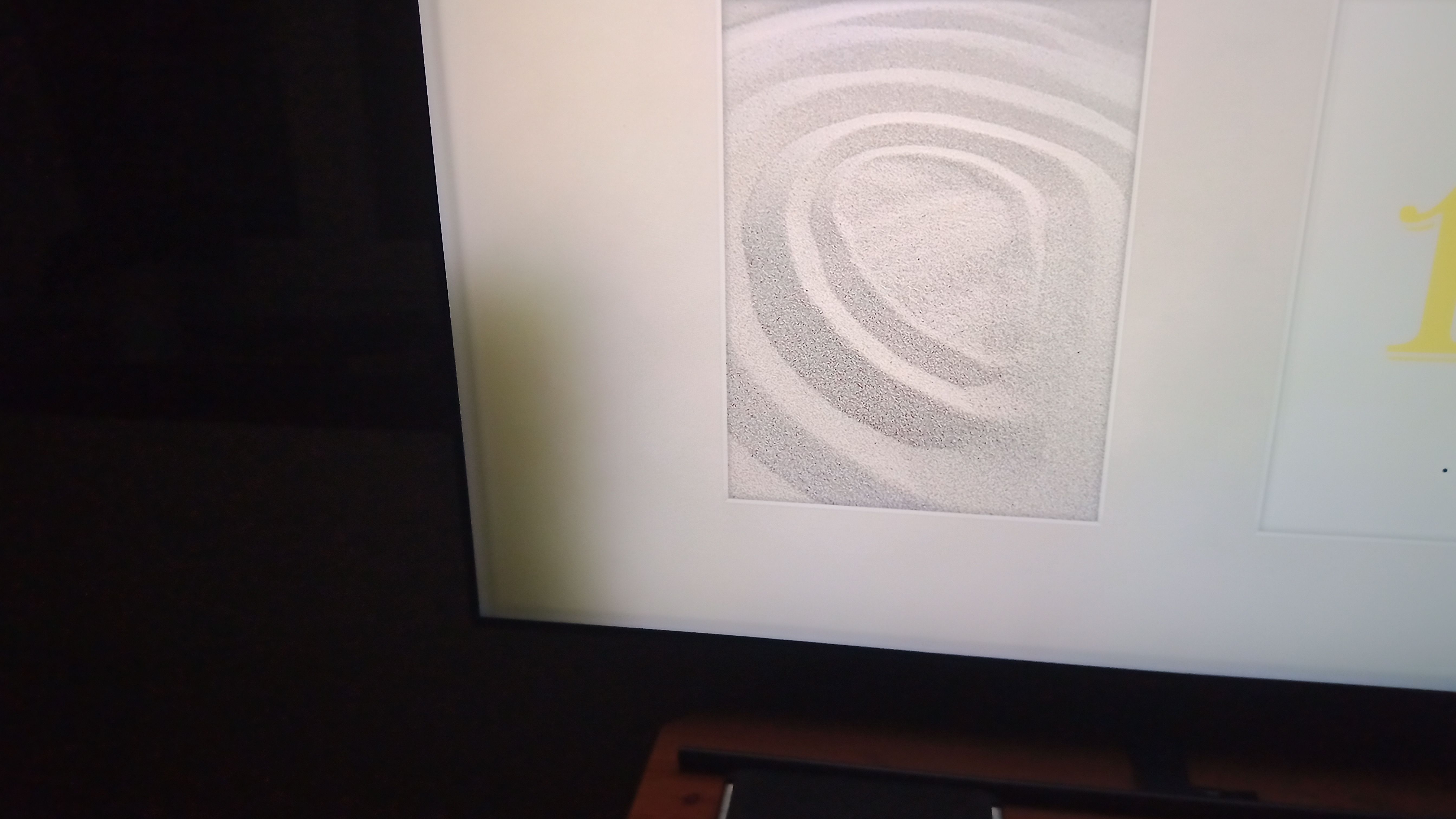 Tache sombre sur la gauche et la droite de l'écran - Samsung Community